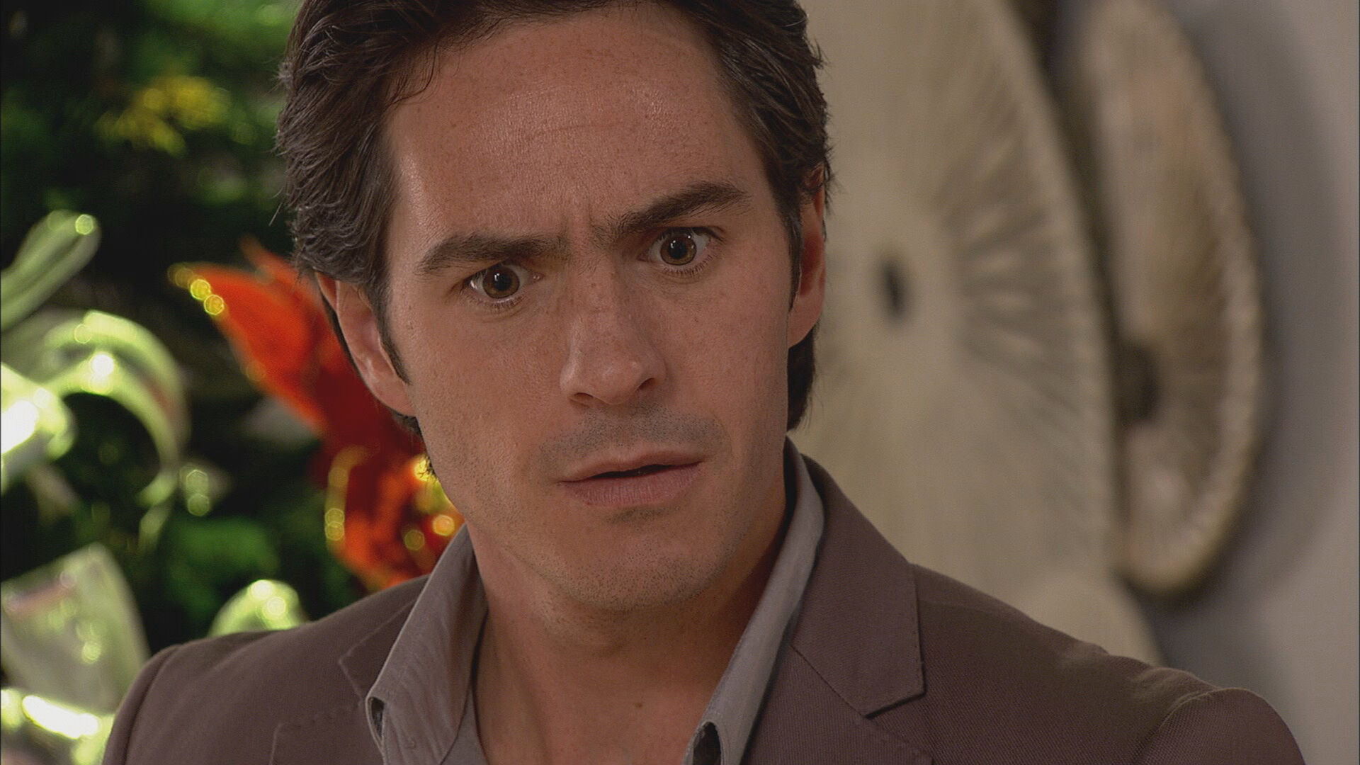 Watch El Clon Episode: Lucas vuela a Marruecos - NBC.com