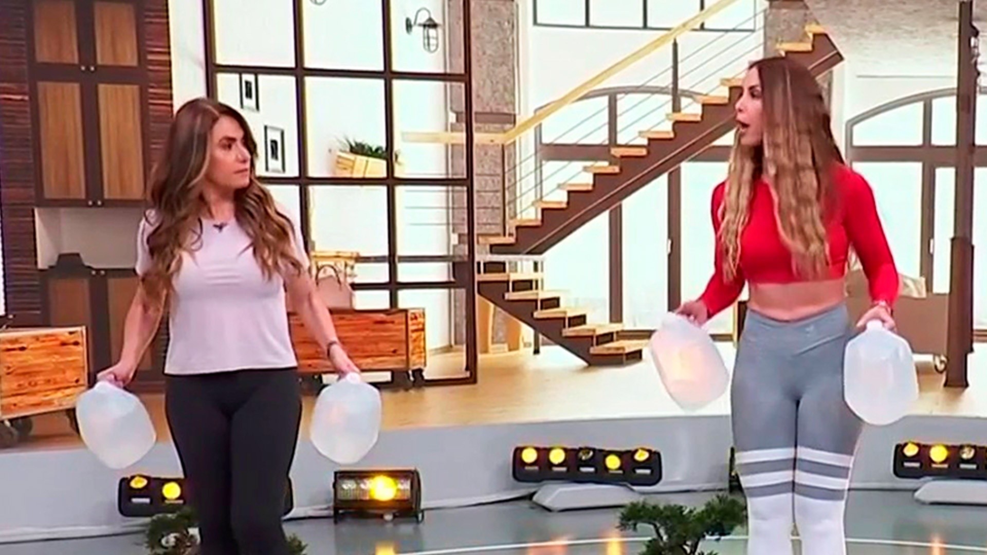 Watch Hoy Día Highlight: Penélope Menchaca prueba una rutina de ...