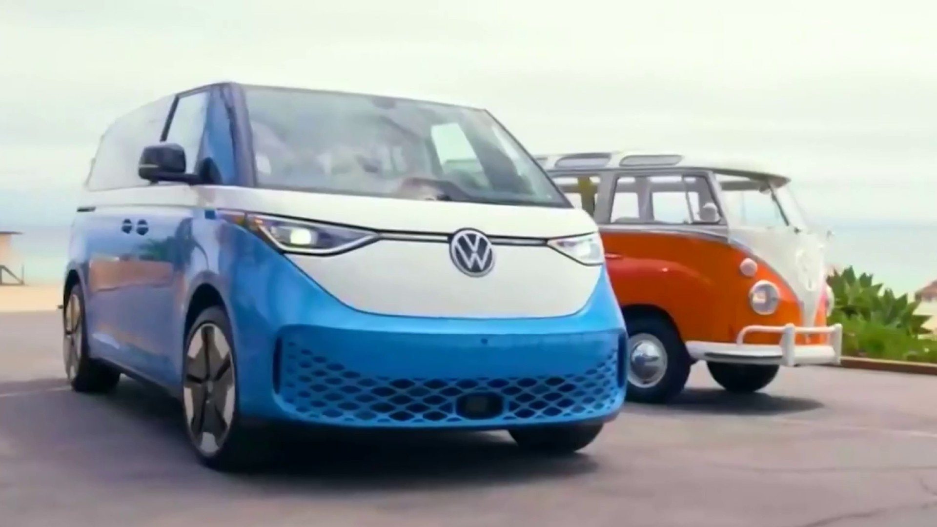 Watch Hoy Día Highlight: La icónica 'Combi' de Volkswagen ahora es ...