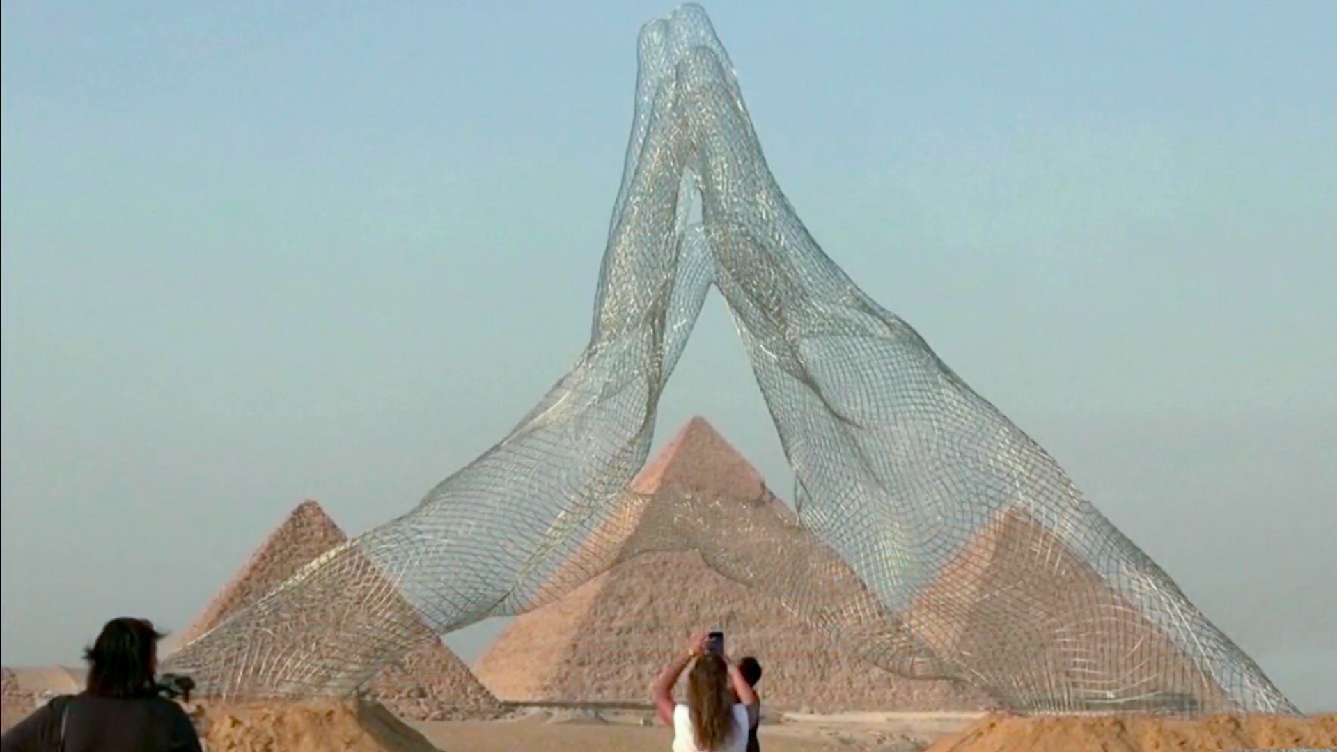 Watch Hoy Día Highlight: Obras de arte instaladas en las pirámides de ...