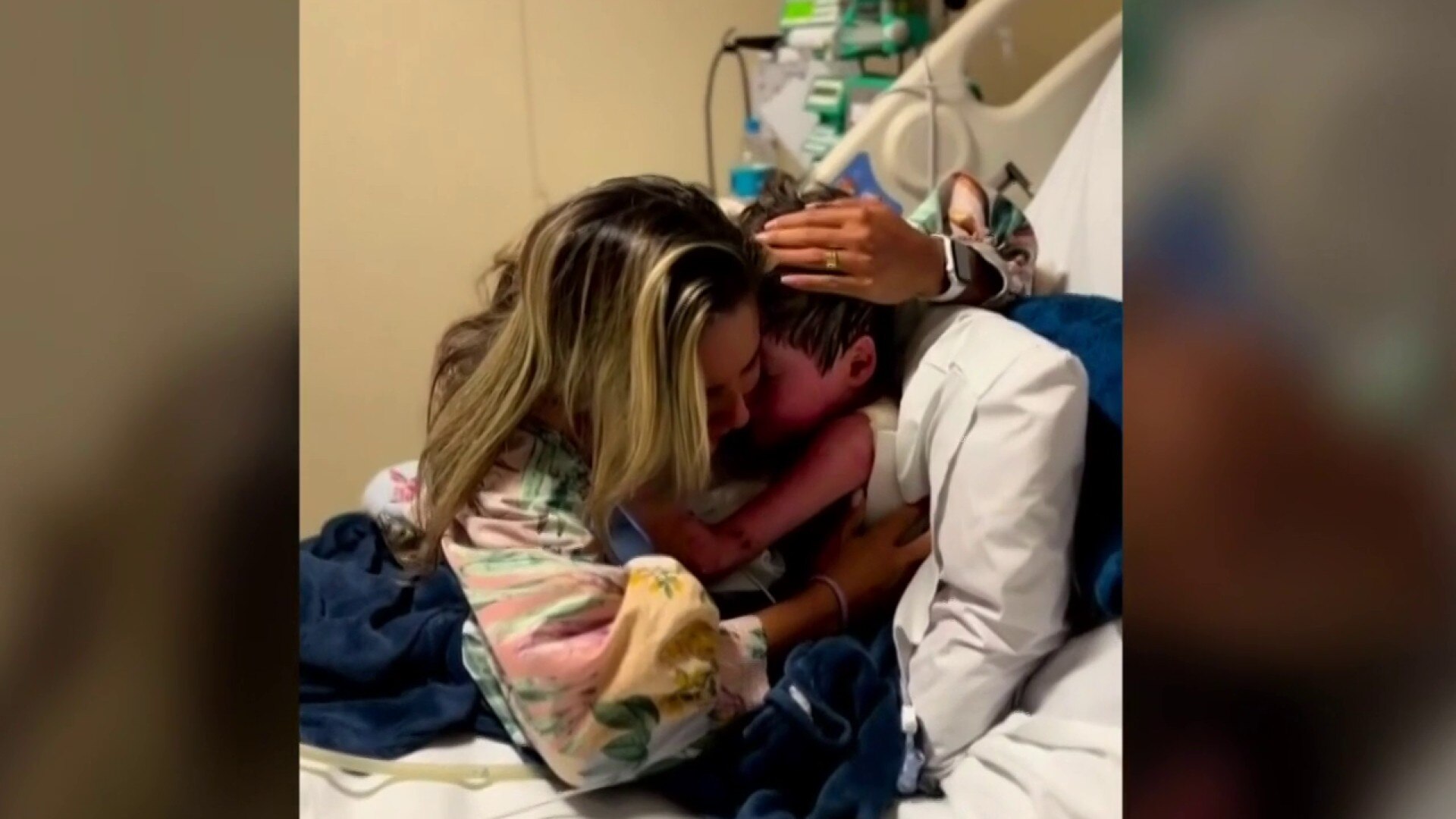 Watch Hoy Día Highlight En Video El Conmovedor Reencuentro De Una Madre Con Su Pequeño Hijo