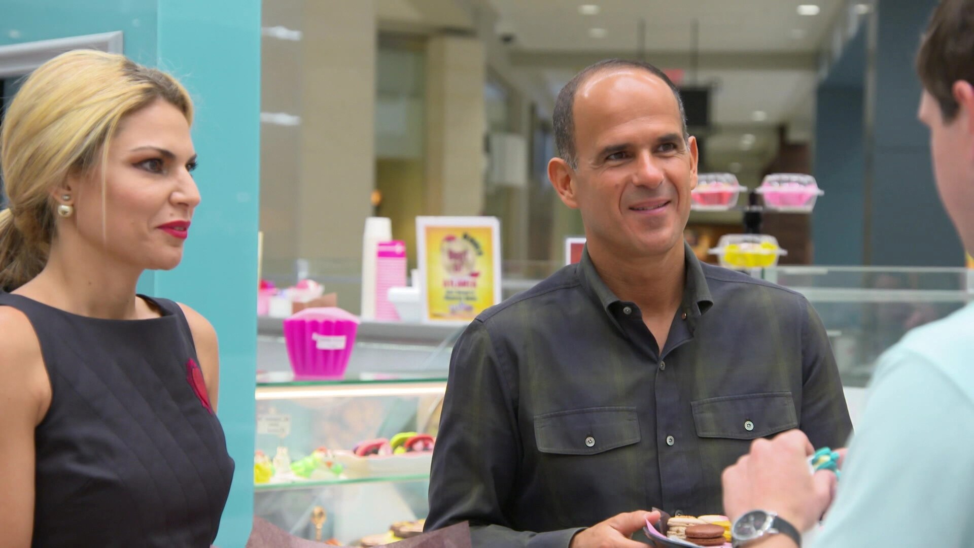 Watch El Socio Episode: Macaron Queen - NBC.com