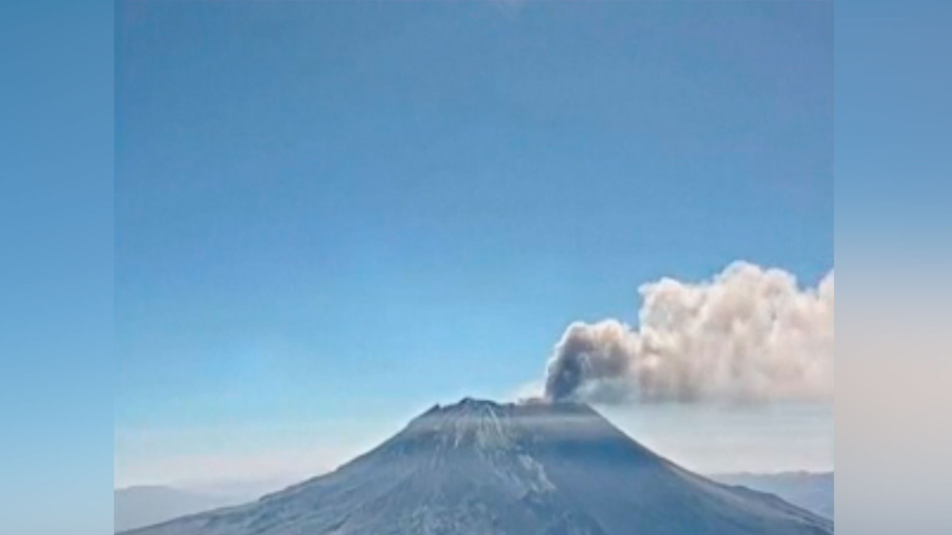 Watch Noticias Telemundo Highlight: El volcán Ubinas de Perú registra ...