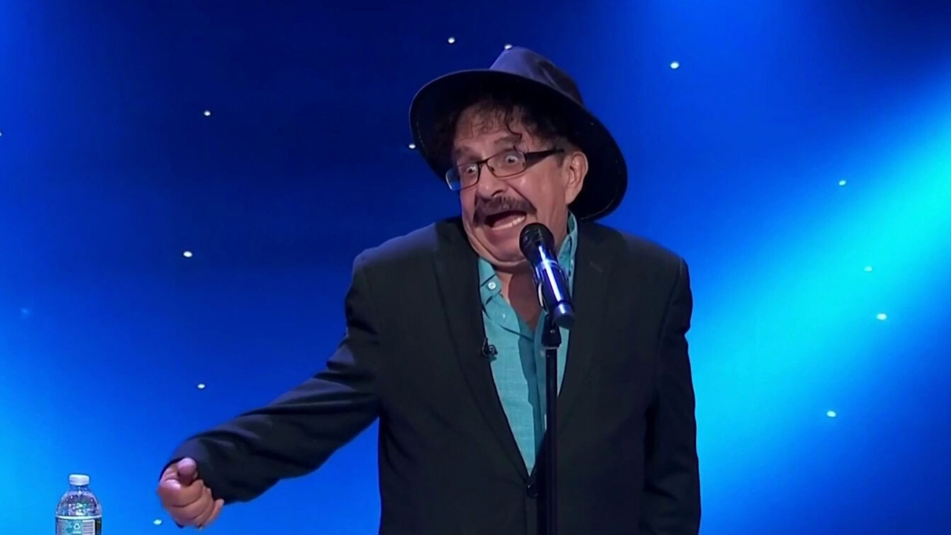 Watch Hoy Día Highlight: Festival de risas: Trata de no reír con los ...