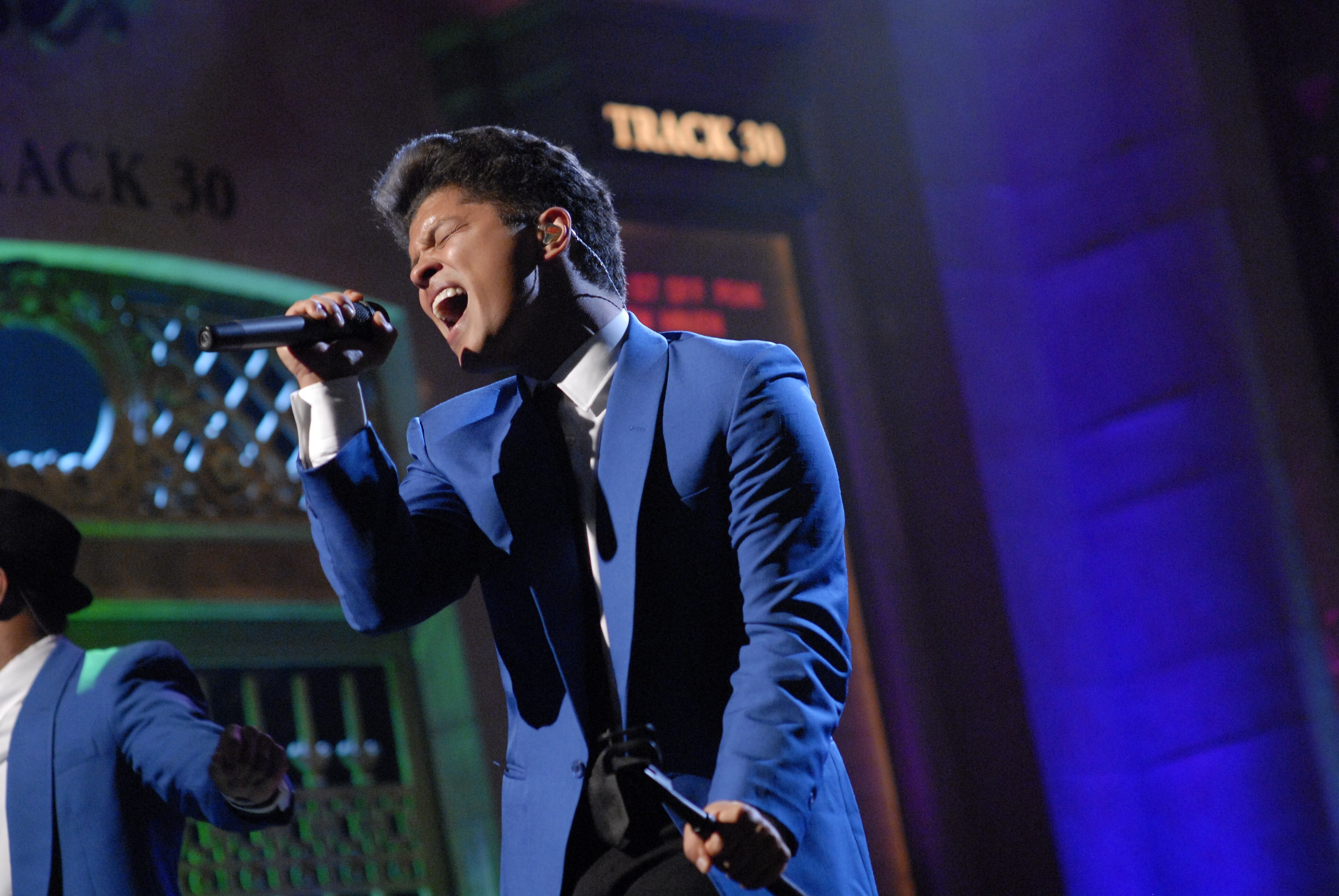 Saturday Night Live: Jane Lynch and Bruno Mars Photo: 135546 - NBC.com